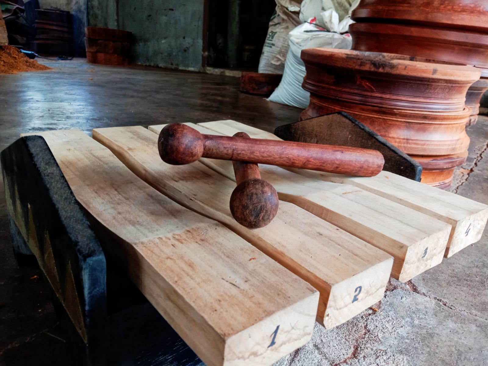 Produksi Alat Musik Tradisional Milik Utoh Amad Tembus Pasar Internasional